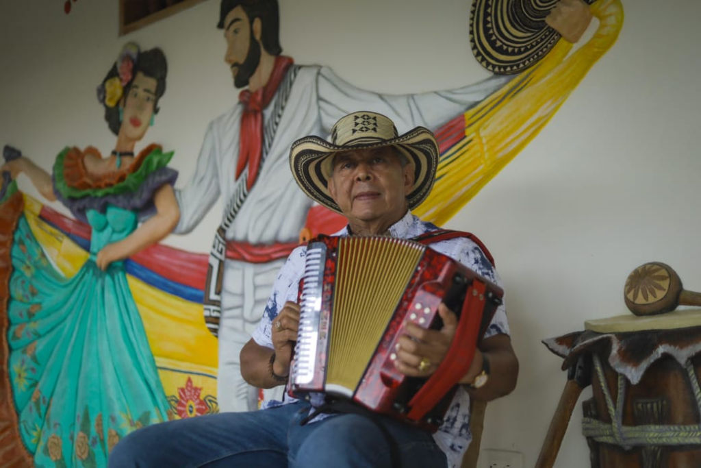 Roy Rodríguez, ganador del Grammy 2012 exalta a los Montes de María con ...